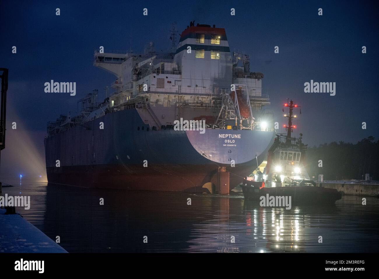 Lubmin, Germany. 16th Dec, 2022. The "Neptune" is towed by tugs into ...