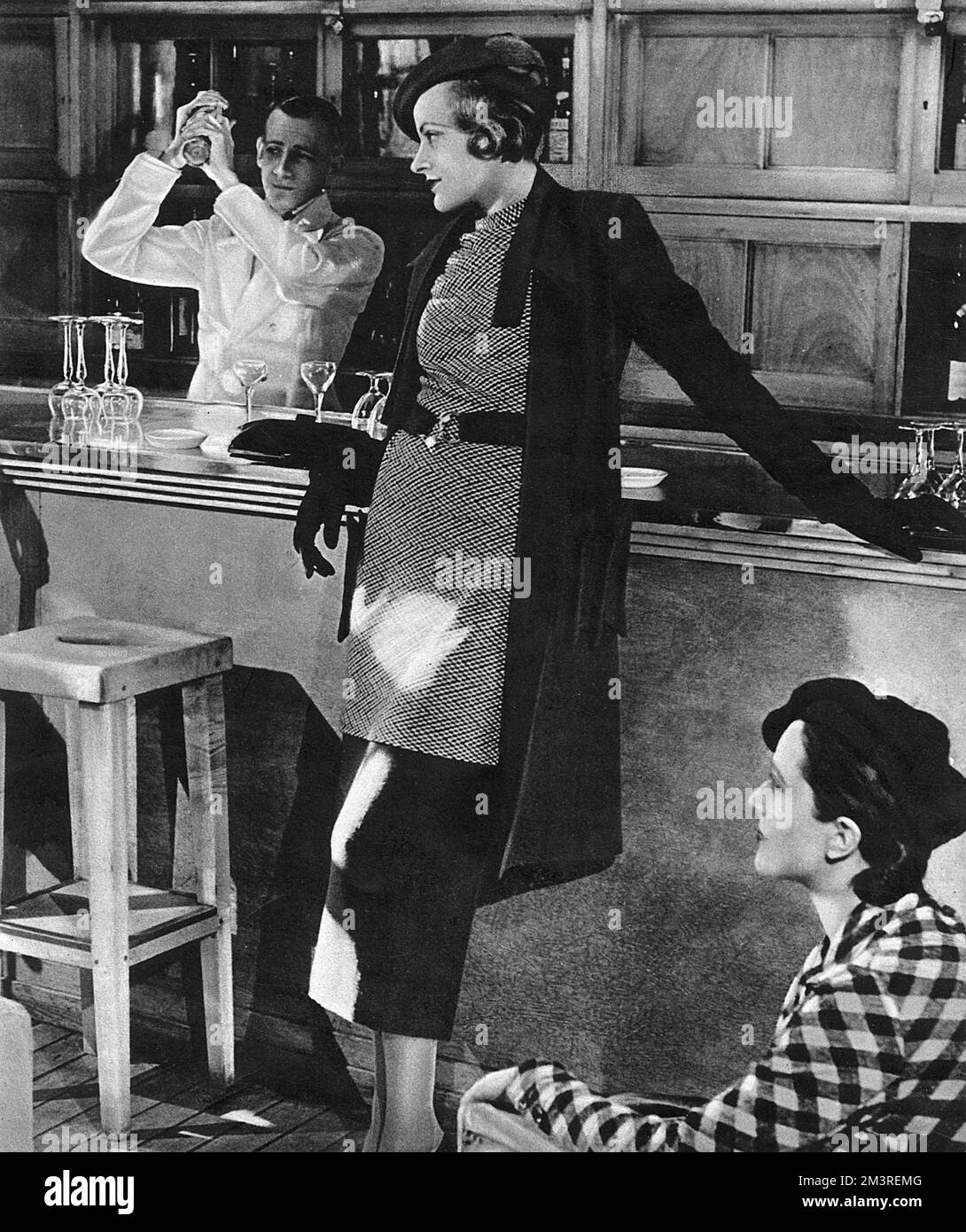 Bartender 1930s hi-res stock photography and images - Alamy