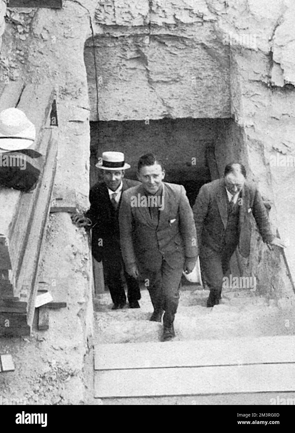 Donald Macpherson, special artist for The Sphere, pictured at Luxor ...