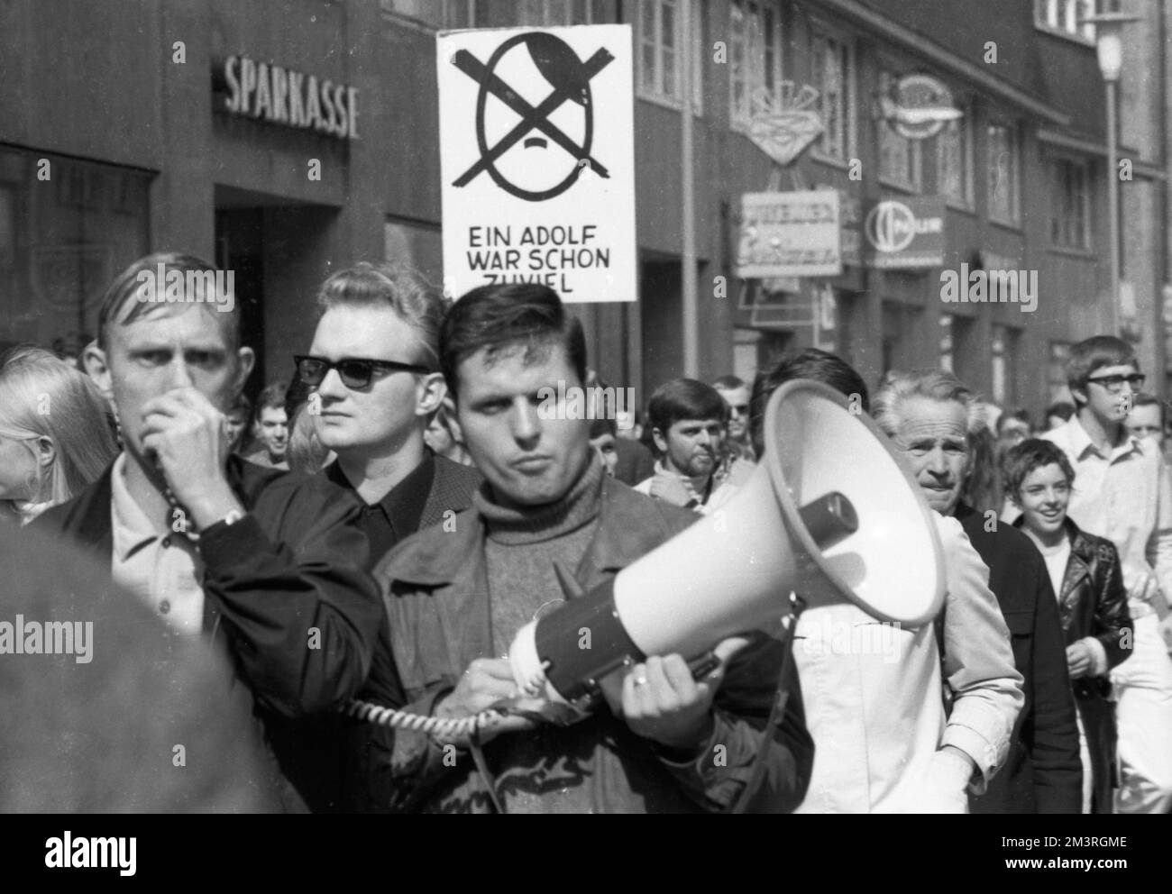 Election campaign appearances in 1969 by the radical right-wing NPD ...