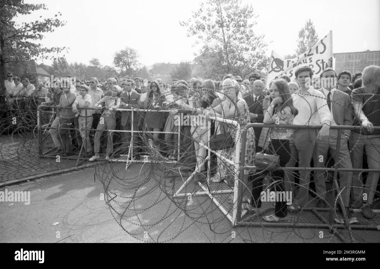Election campaign appearances in 1969 by the radical right-wing NPD ...