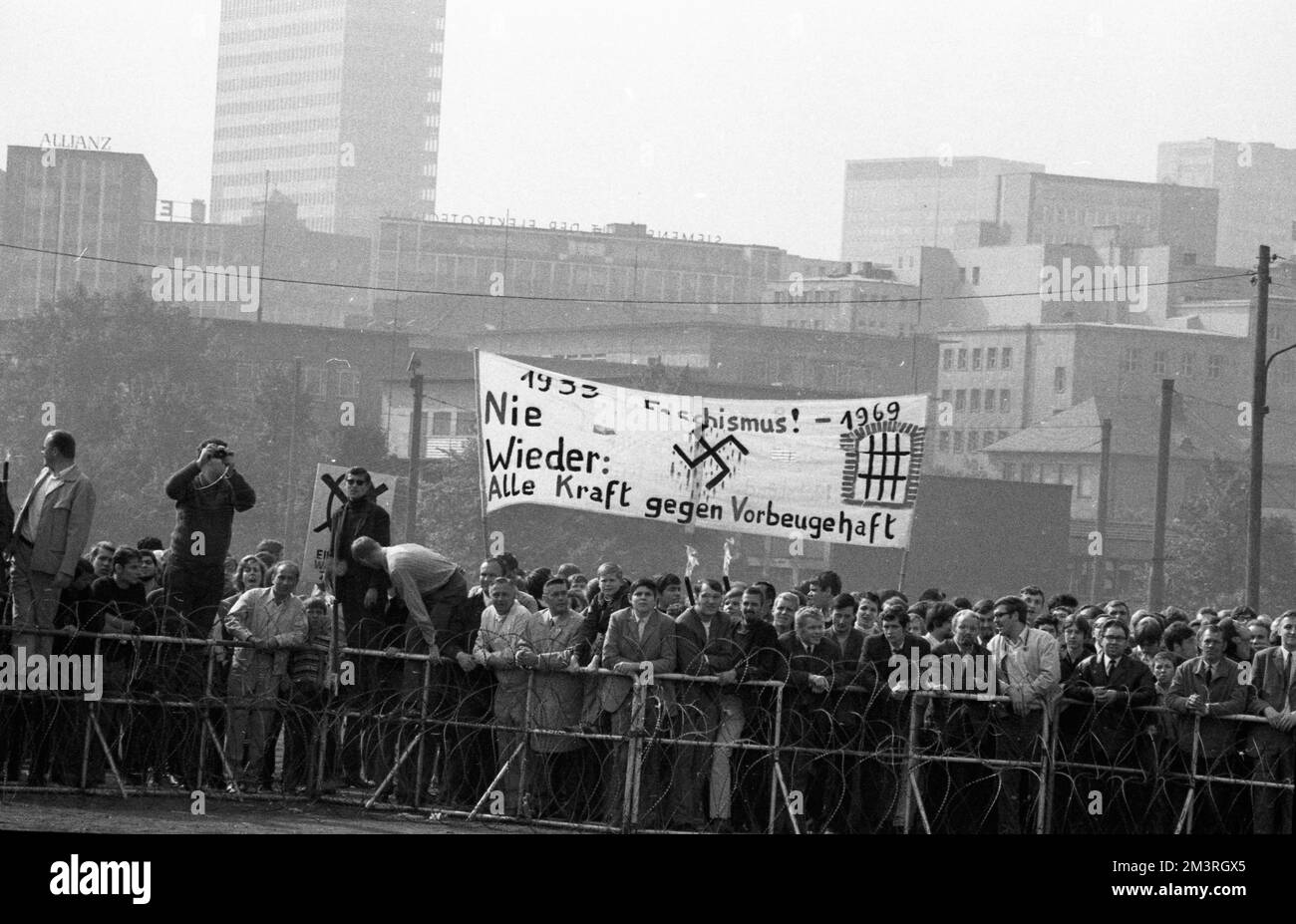 Election campaign appearances in 1969 by the radical right-wing NPD ...