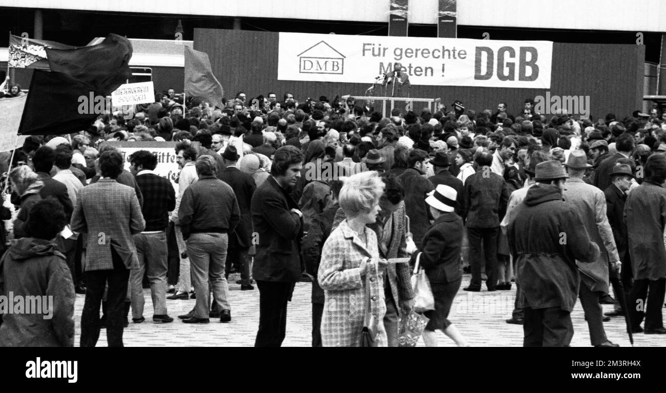 Tenants rally Black and White Stock Photos & Images - Alamy