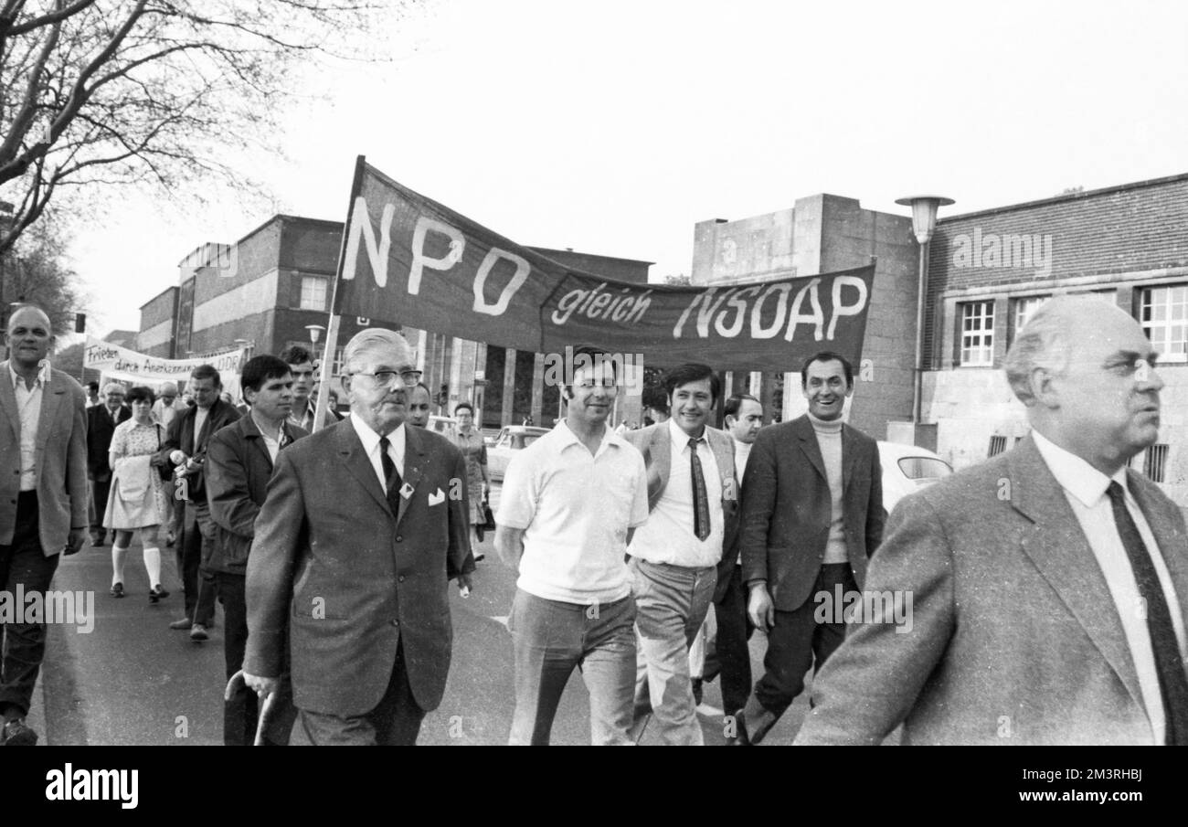 The left and the peace movement celebrated 8 May 1966 in Duesseldorf ...