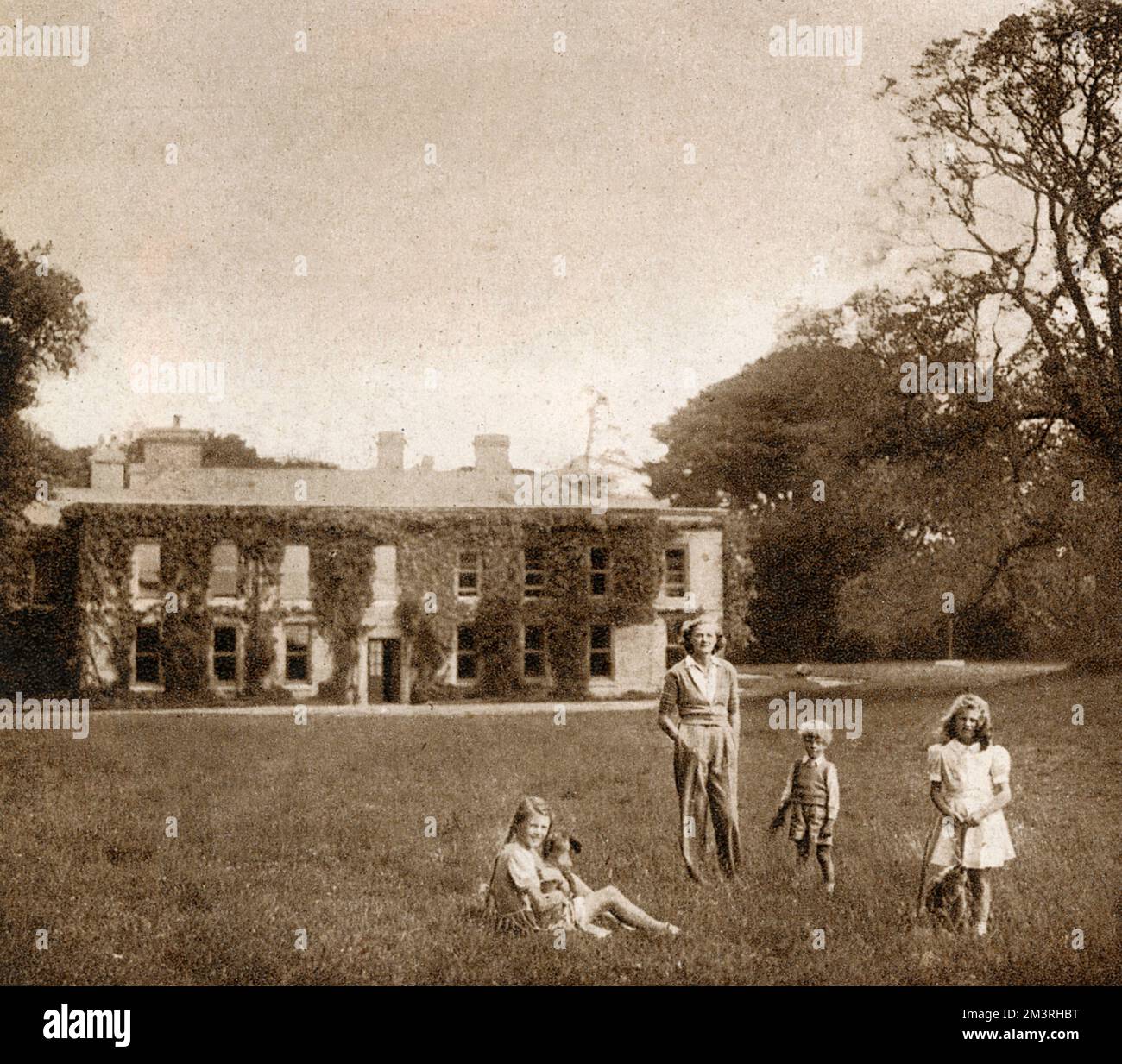 Daphne du Maurier at their Cornish home, Menabilly, 1945 Stock Photo ...