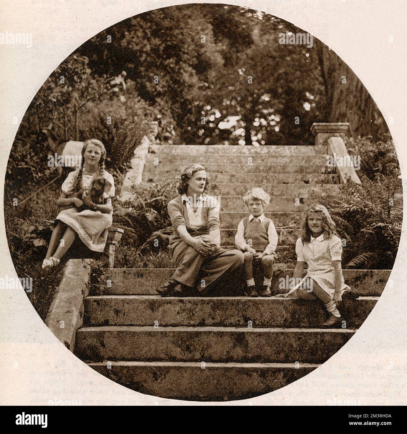 Daphne du Maurier at their Cornish home, Menabilly, 1945 Stock Photo ...
