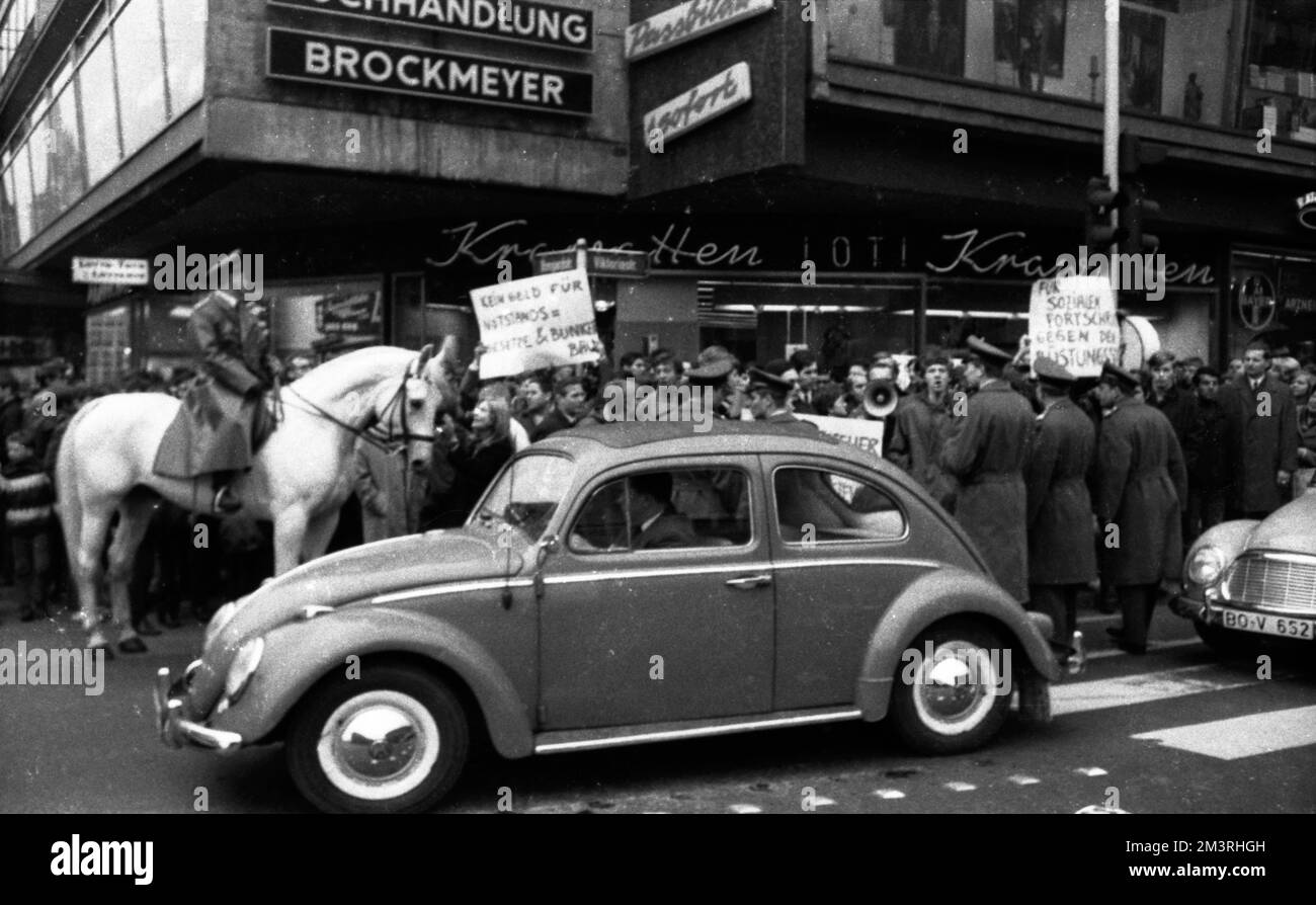 The activities of the peace movement in the Ruhr area in the years 1965 ...