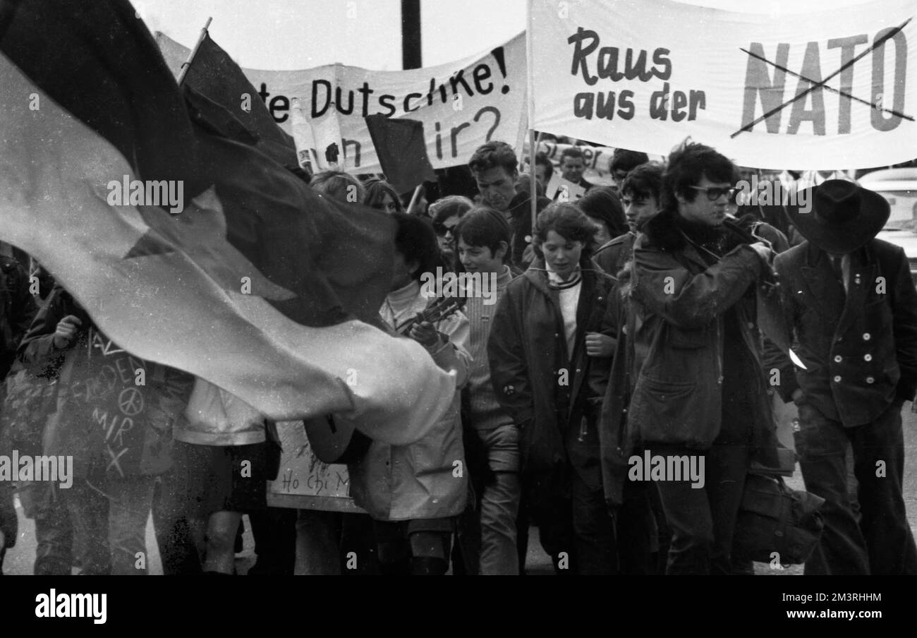 The activities of the peace movement in the Ruhr area in the years 1965 ...