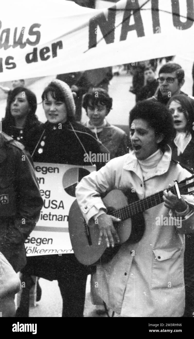 The activities of the peace movement in the Ruhr area in the years 1965 ...