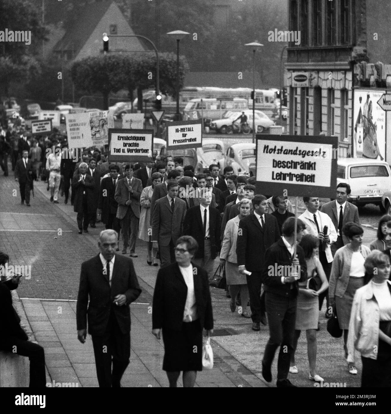 Ig report hi-res stock photography and images - Alamy