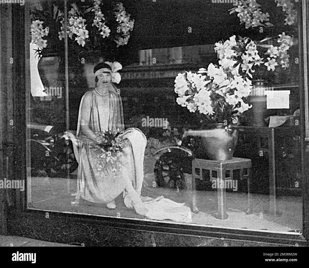Shop store window Black and White Stock Photos & Images - Alamy