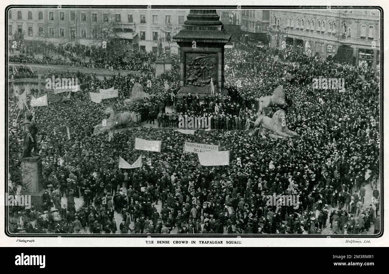 Hop pickers hi-res stock photography and images - Alamy