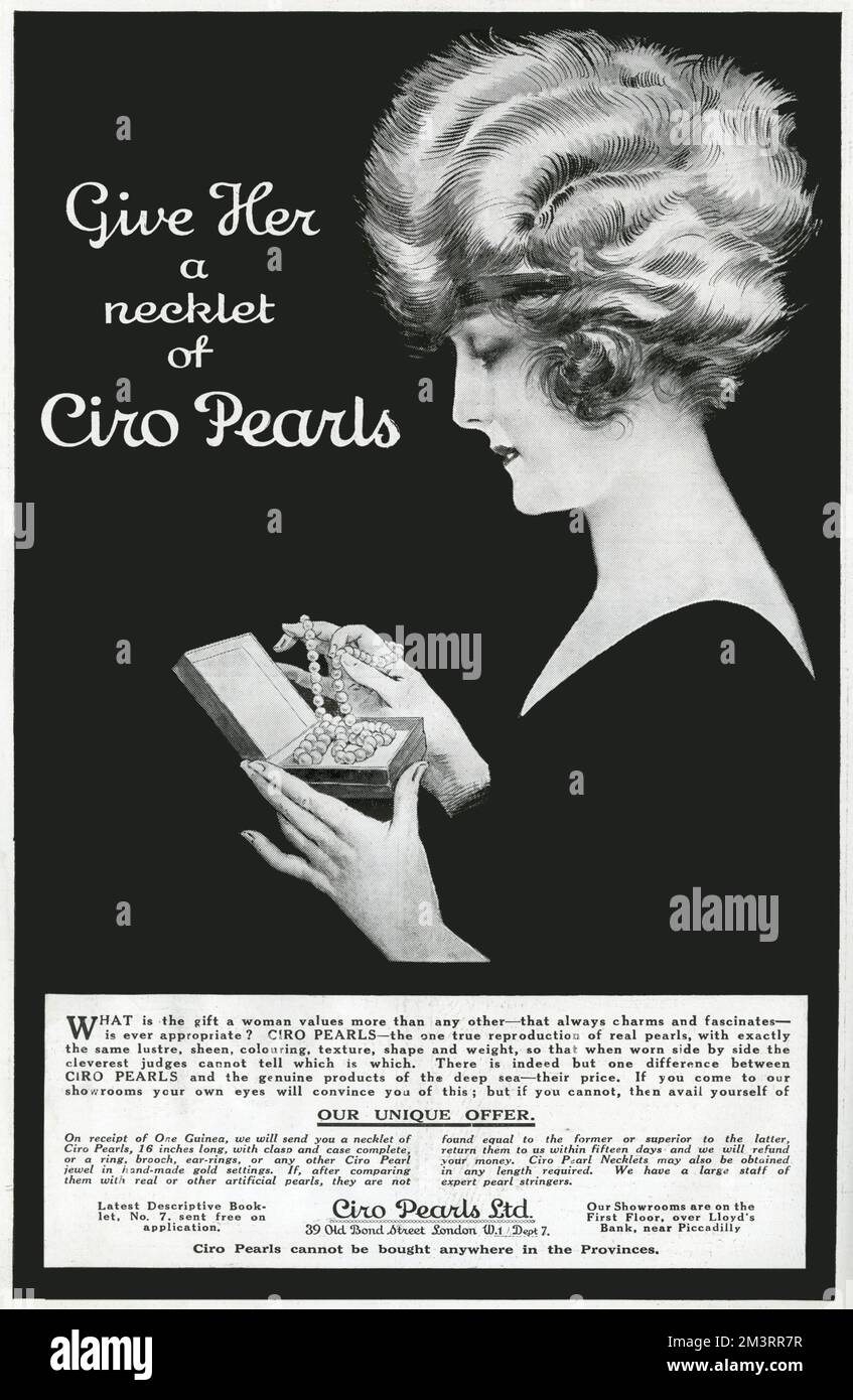 Pearls 1920s hi-res stock photography and images - Alamy