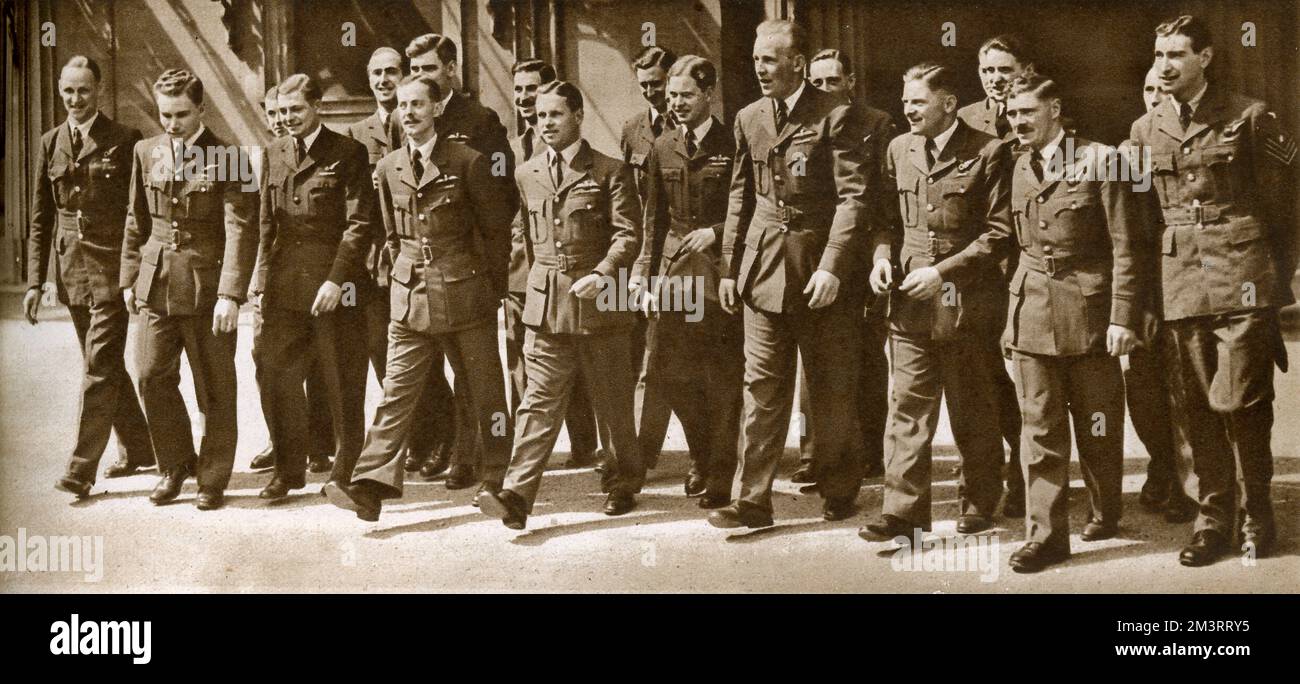 Guy Gibson and fellow dambusters at Buckingham Palace Stock Photo - Alamy