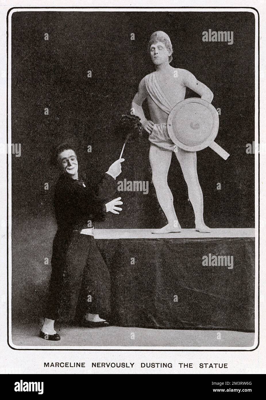 Marceline the clown with the moving statue Stock Photo - Alamy