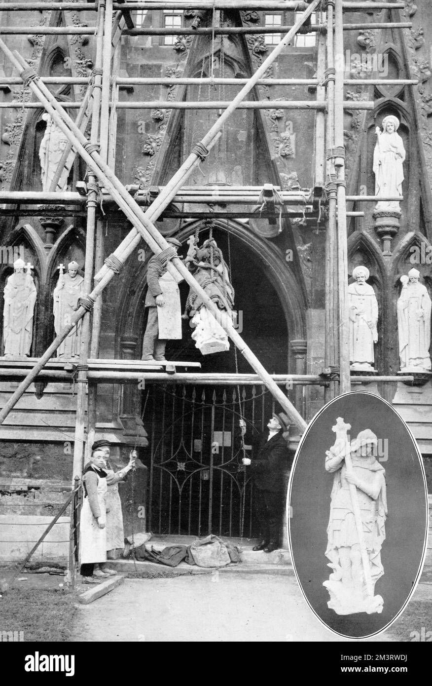 A gift to Exeter Cathedral - statues being hoisted into plac Stock ...
