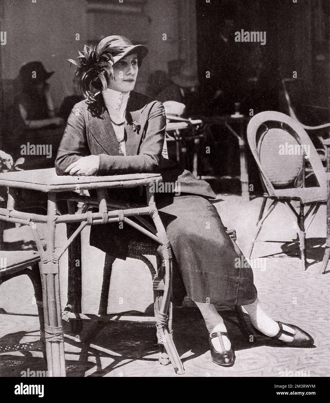 Table dancer hi-res stock photography and images - Alamy