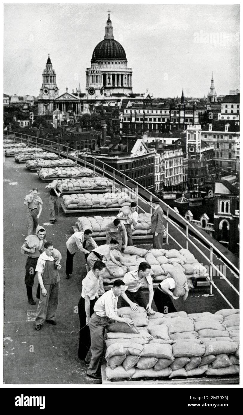 Modern flat roof in Cut Out Stock Images & Pictures - Alamy