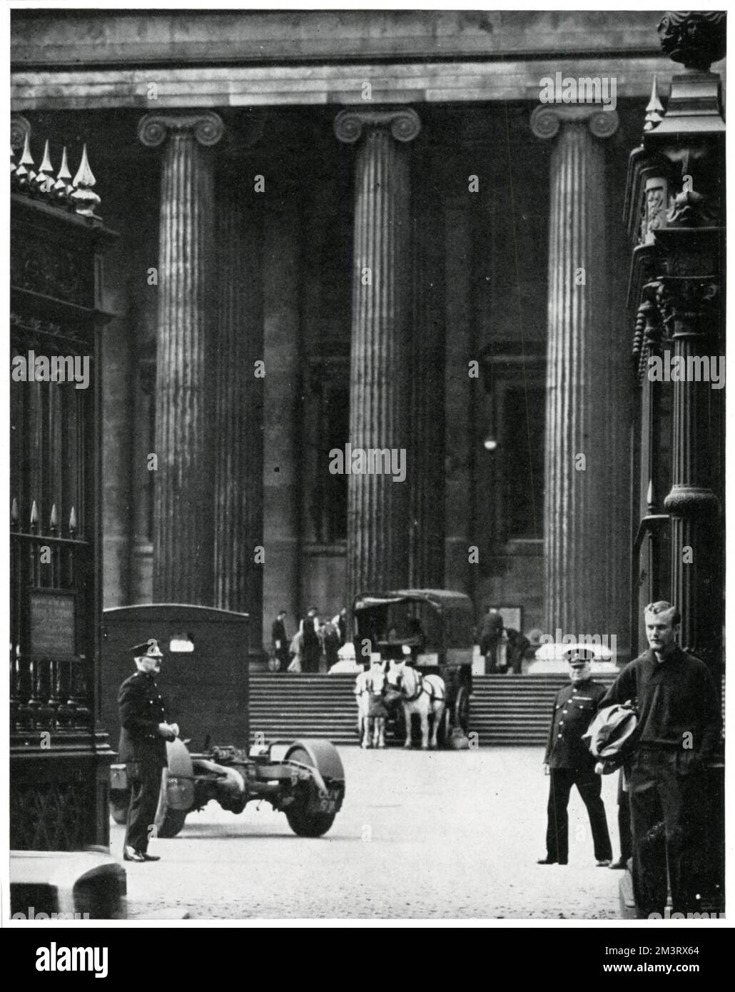 Outbreak of WWII Evacuation of objects from British Museum Stock Photo ...