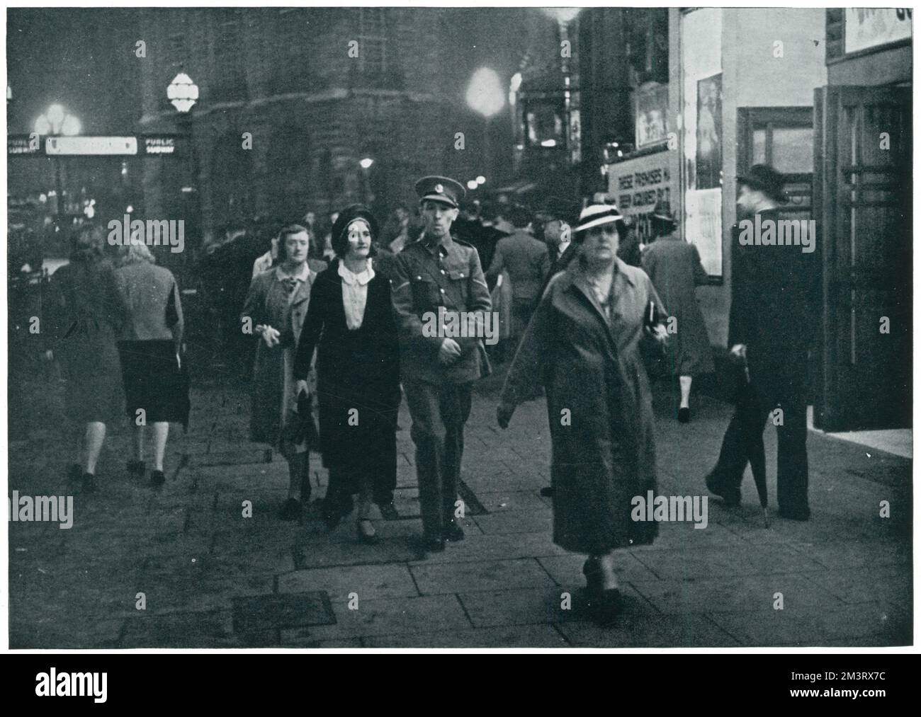 Ww2 london streets Cut Out Stock Images & Pictures - Alamy