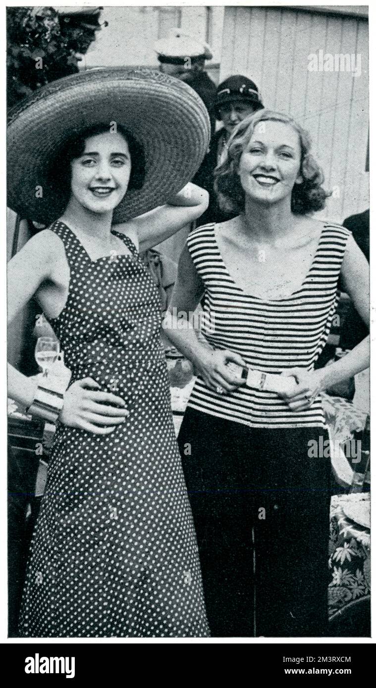 A Mannequin Parade at the Show Boat in Maidenhead Stock Photo - Alamy