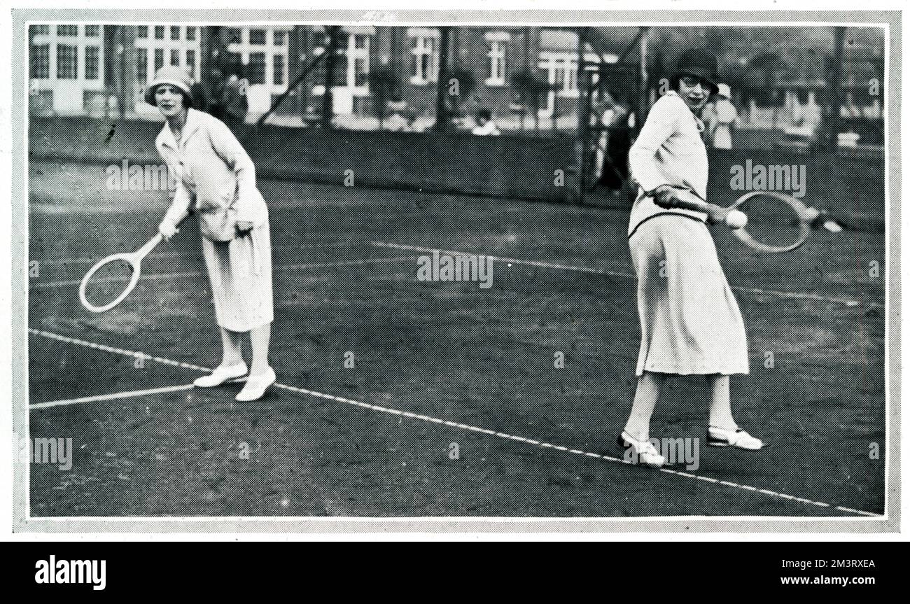 Norah Blaney & Gwen Farrar playing tennis Stock Photo - Alamy