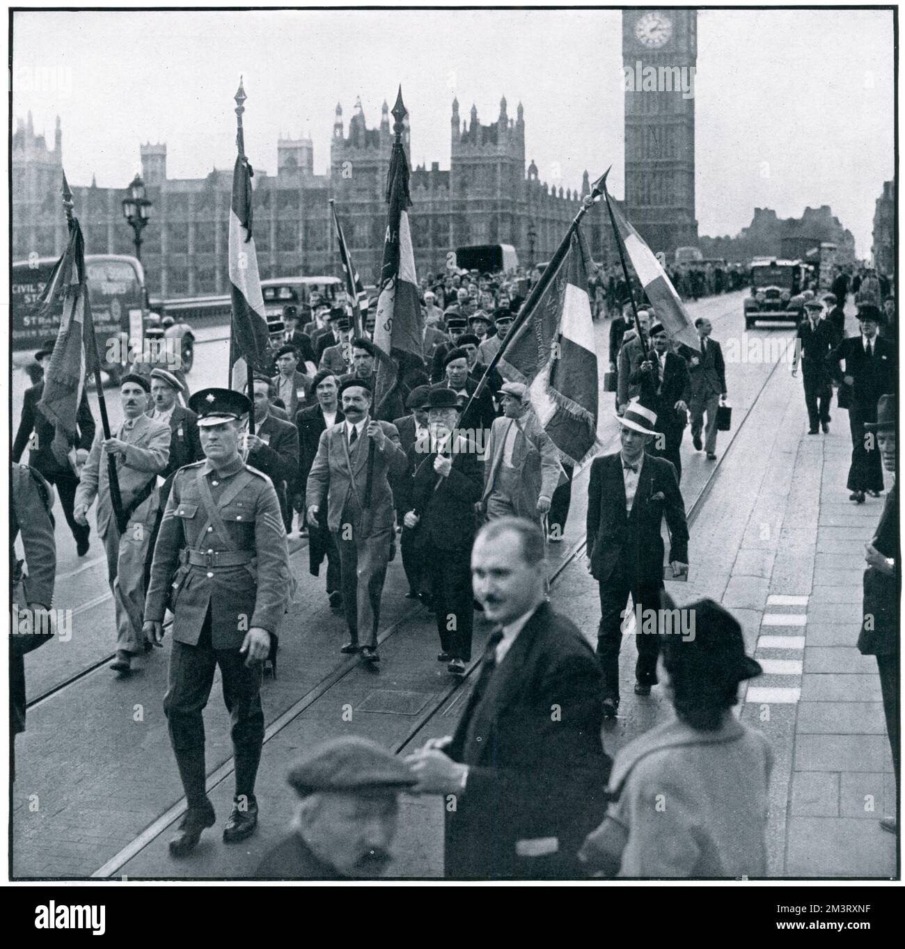 Frenchmen marching in London after enlisting 1939 Stock Photo - Alamy