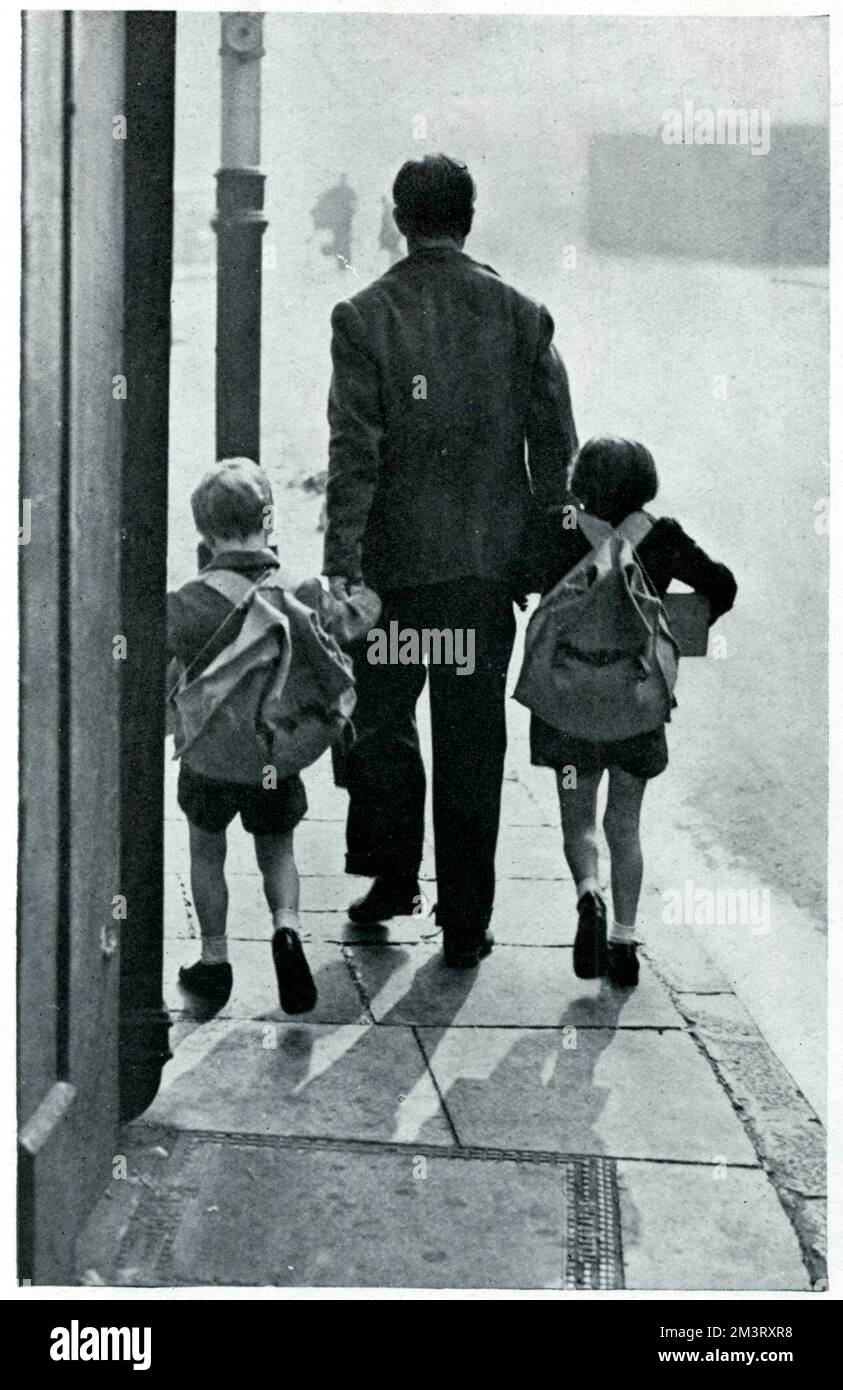Ww2 child london hi-res stock photography and images - Alamy