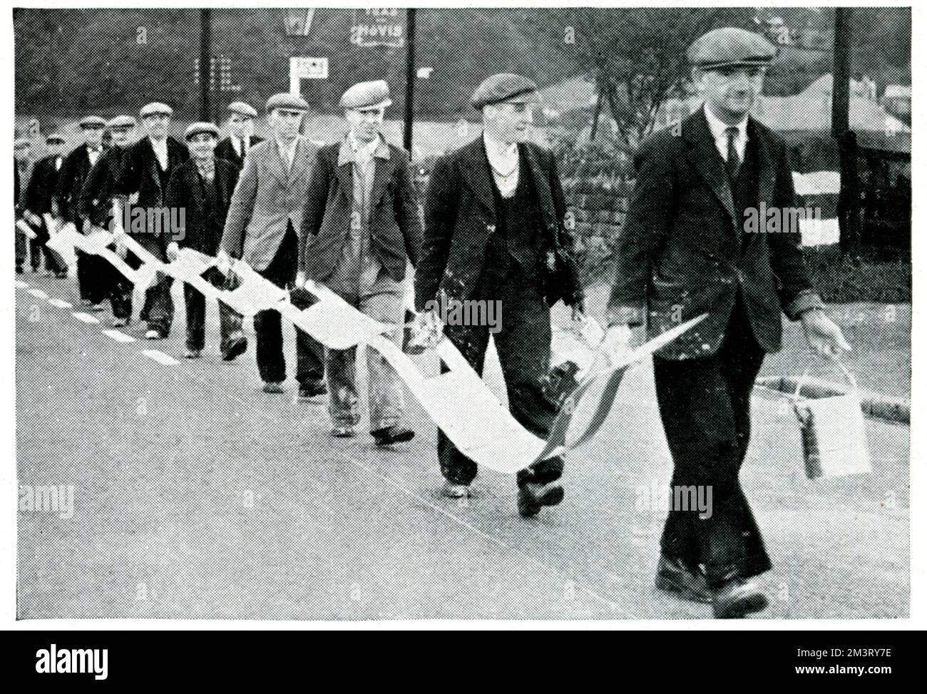 White road lines Cut Out Stock Images & Pictures - Alamy
