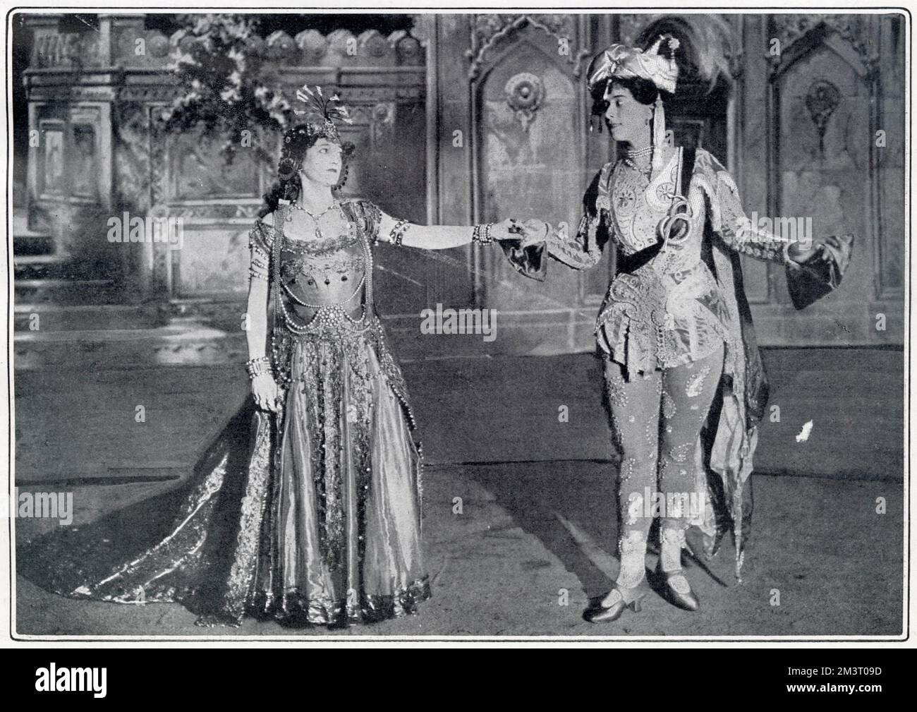 Splendid costumes hi-res stock photography and images - Alamy