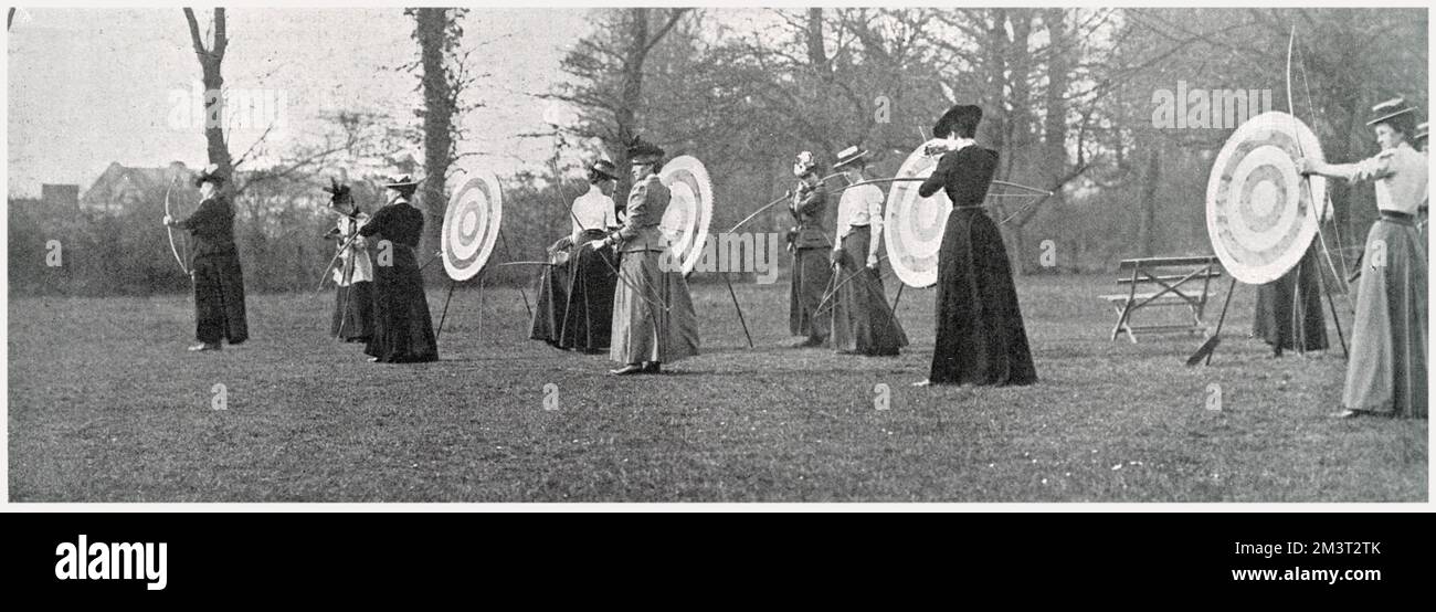 Ladies' Archery - Hereford Round Club 1901 Stock Photo - Alamy