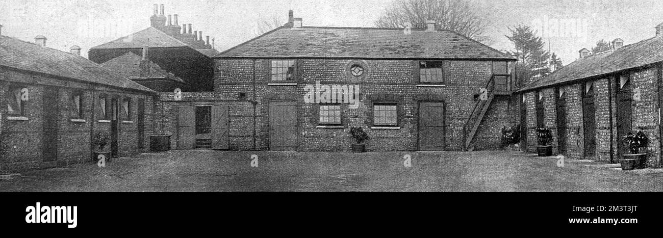 Horseracing stables hi-res stock photography and images - Alamy