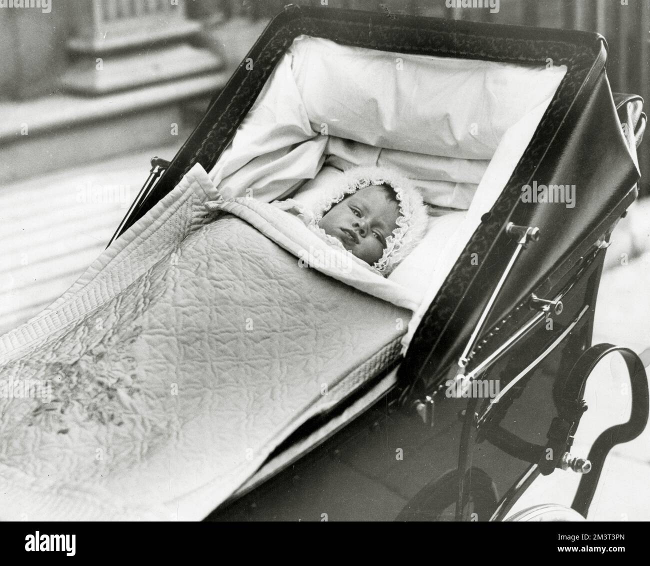 Princess Elizabeth in her pram Stock Photo - Alamy