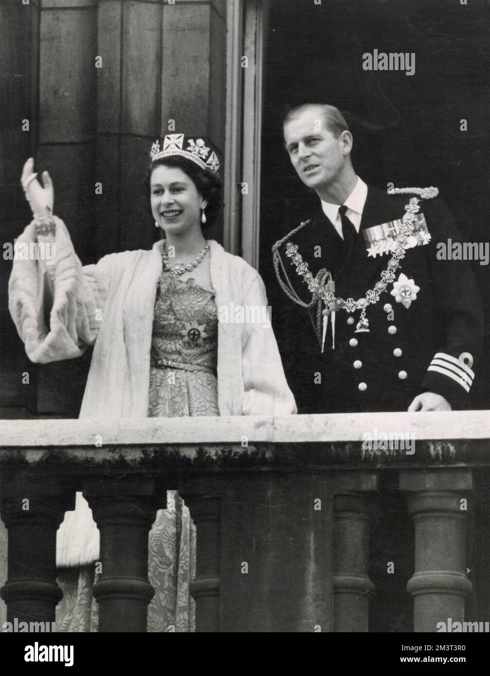 Queen Elizabeth II on balcony after Opening of Parliament Stock Photo ...