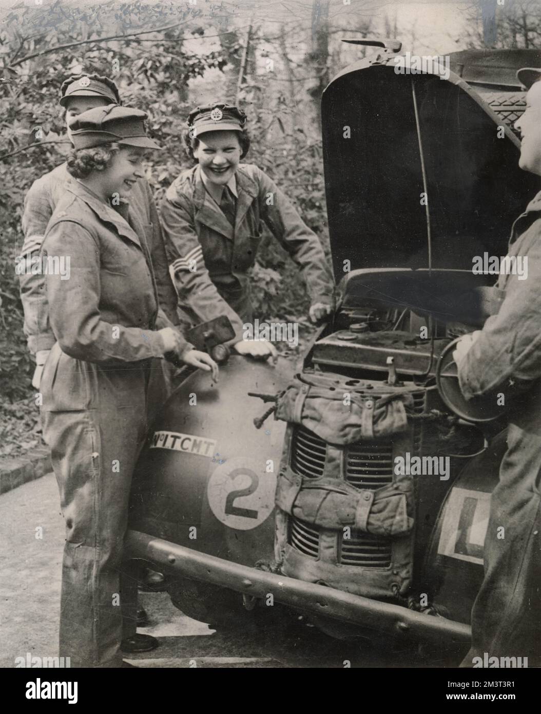 Princess elizabeth uniform war hi-res stock photography and images - Alamy