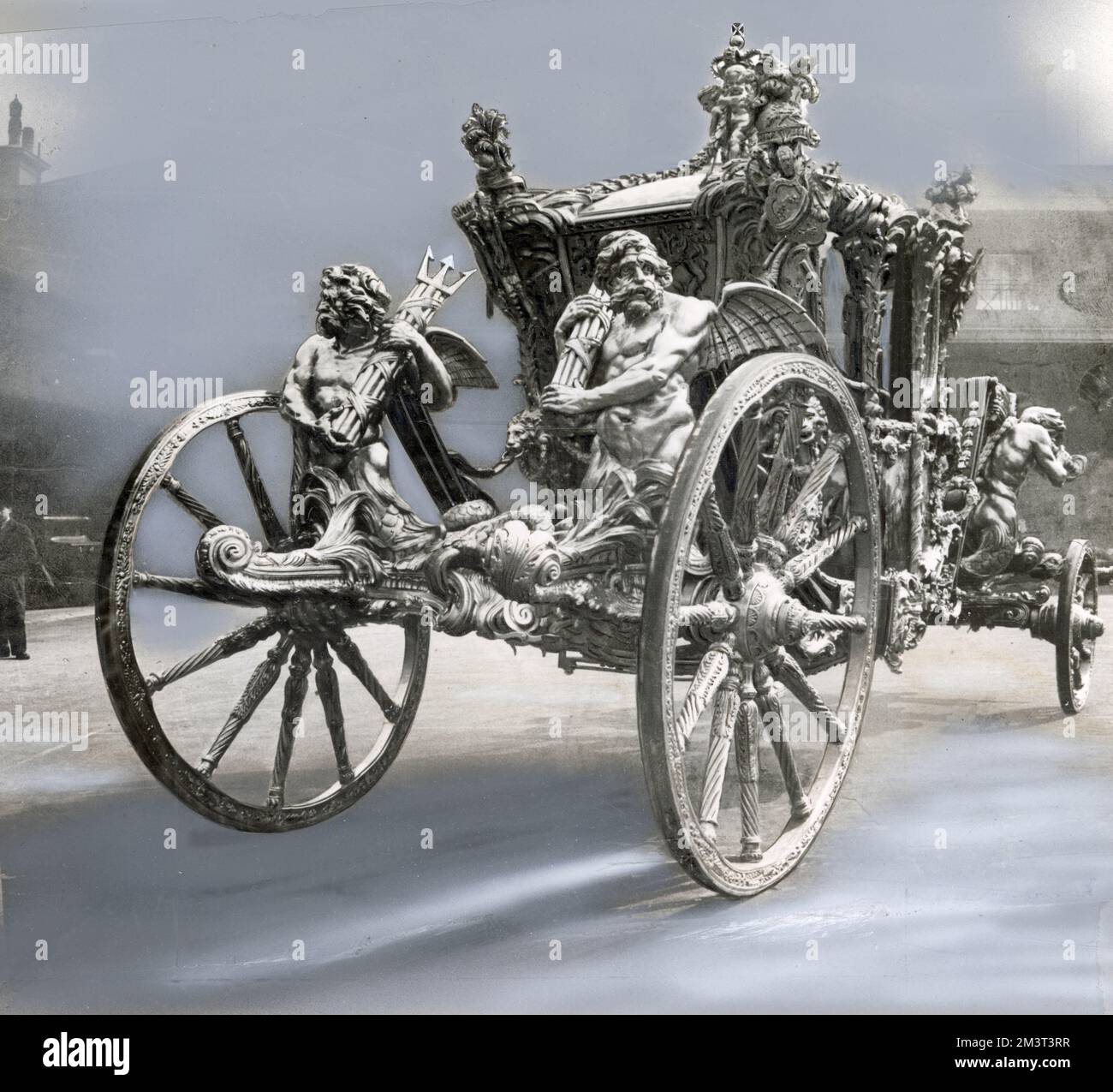 Royal gold coach hi-res stock photography and images - Alamy