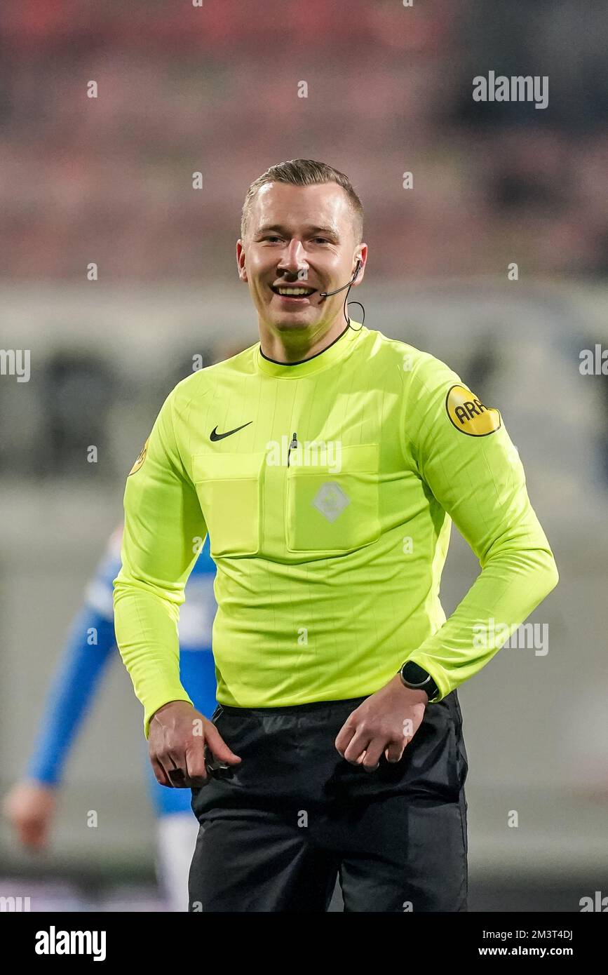 HELMOND, NETHERLANDS - DECEMBER 16: referee Martijn Vos looks on during ...