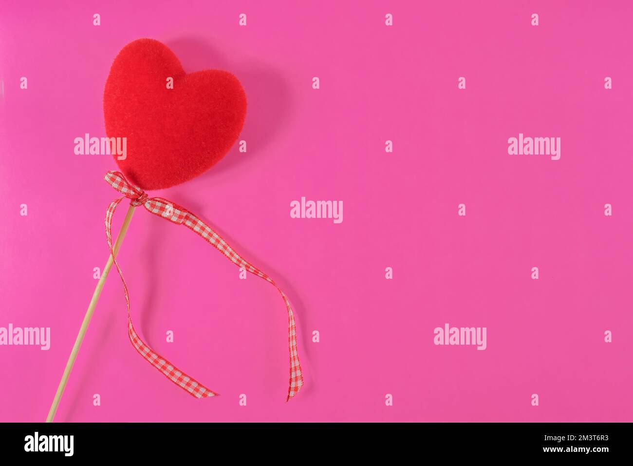 Glowing pink heart hi-res stock photography and images - Alamy