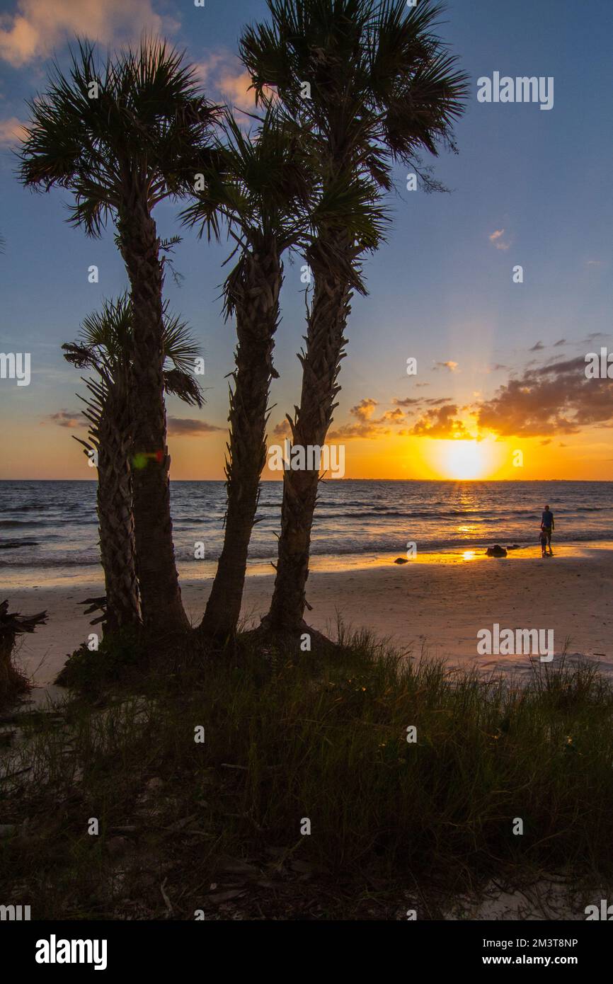 Sunset bunche beach hi-res stock photography and images - Alamy