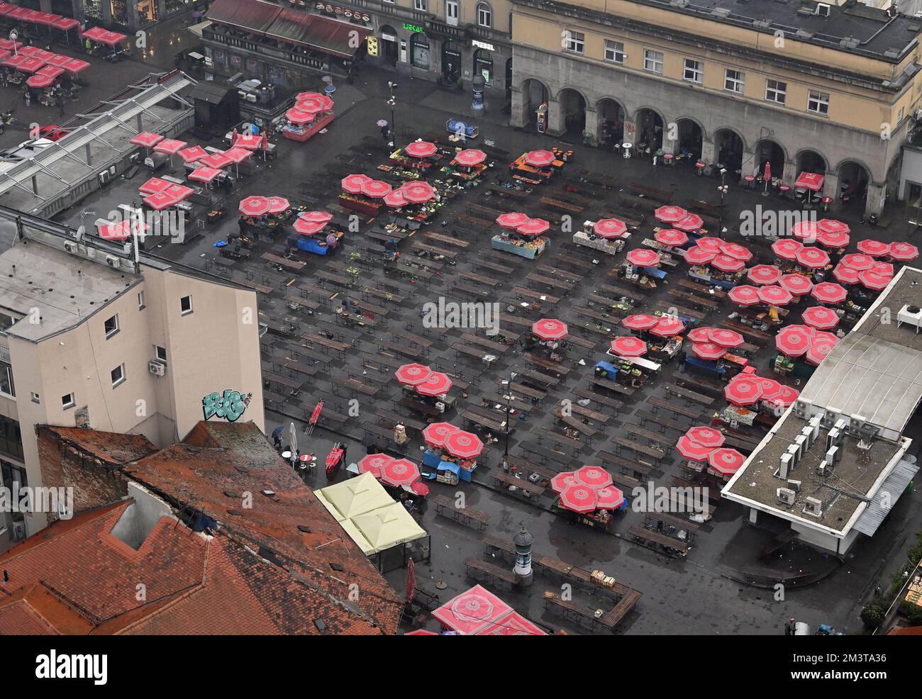 Aerial view from the cathedral on the famous Dolac market in Zagreb ...