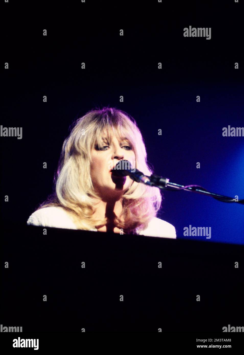 Christine McVie of Fleetwood Mac performing in 1987 San Francisco ...