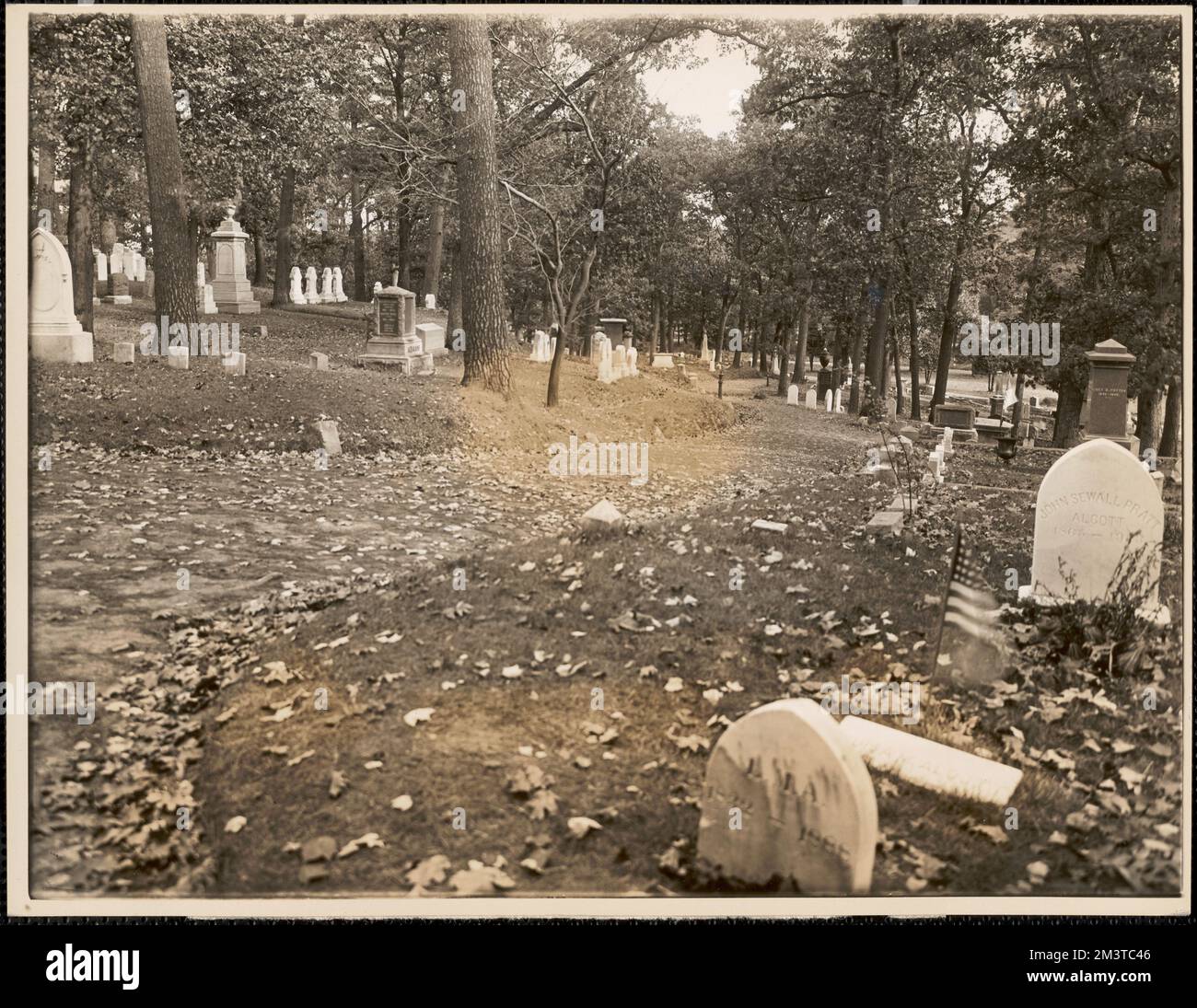 Sleepy hollow cemetery concord hi-res stock photography and images - Alamy