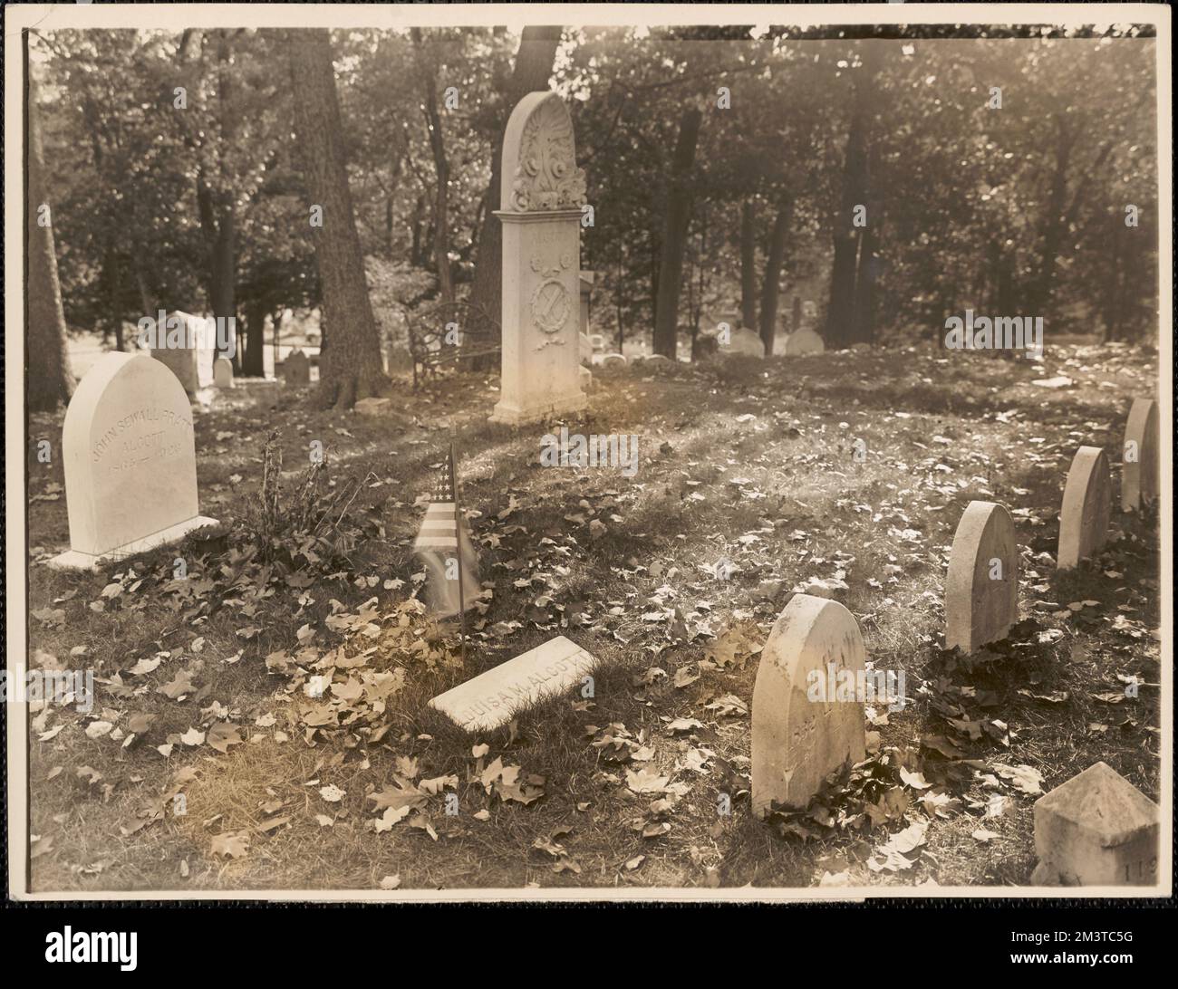 Sleepy hollow cemetery concord hi-res stock photography and images - Alamy