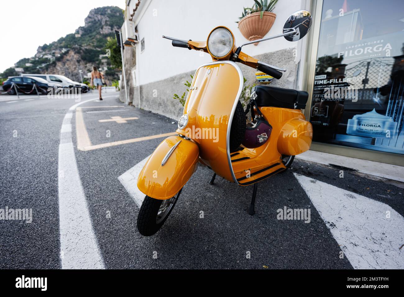 Italy vespa positano hi-res stock photography and images - Alamy