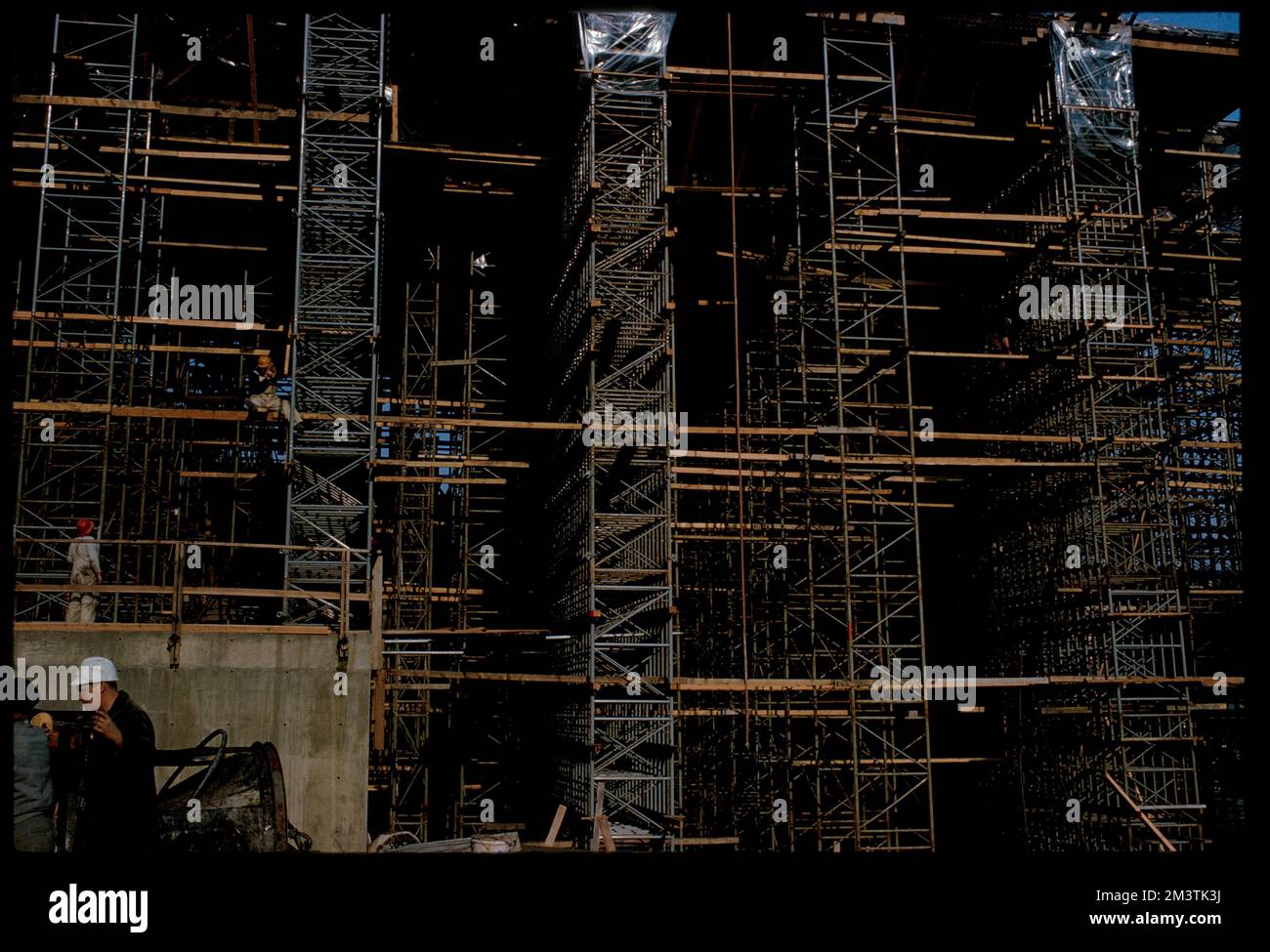 Side of building under construction , Construction workers ...