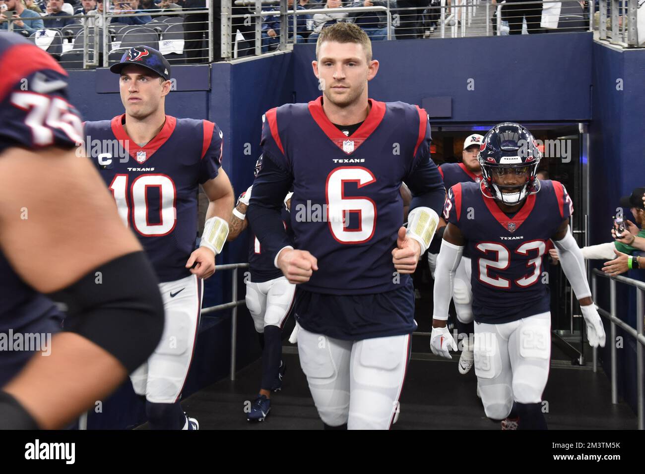 Arlington, Texas, USA. 11th Dec, 2022. Houston Texans quarterback DAVIS ...
