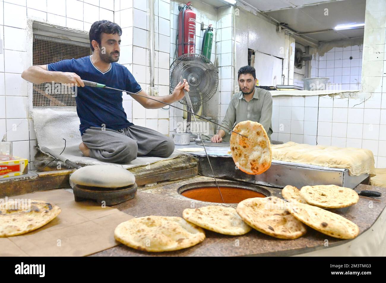 Doha, Katar. 15th Dec, 2022. A look into a tiny, small bakery. Baecker ...