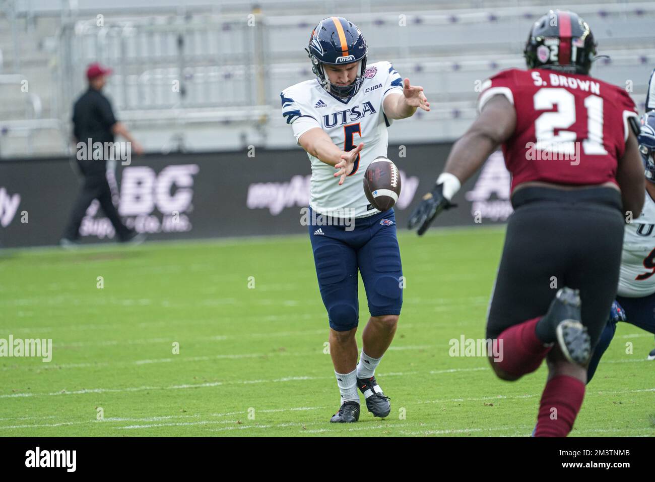 Orlando, Florida, USA, December 16, 2022, USTA Roadrunners kicker Lucas ...