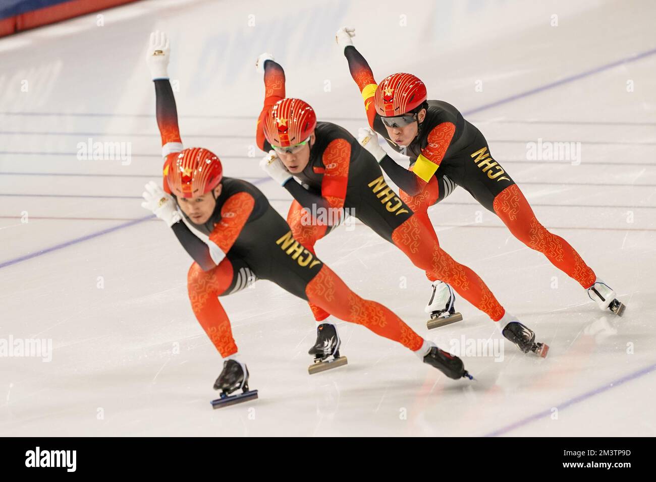 CALGARY, CANADA - DECEMBER 16: Tao Yang of China, Ziwen Lian of China ...