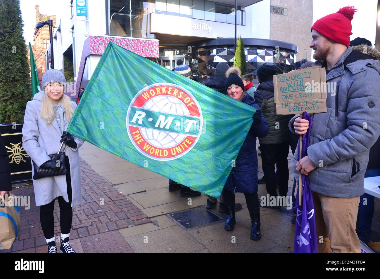 Striking rail workers at Piccadilly Station, Manchester, England ...